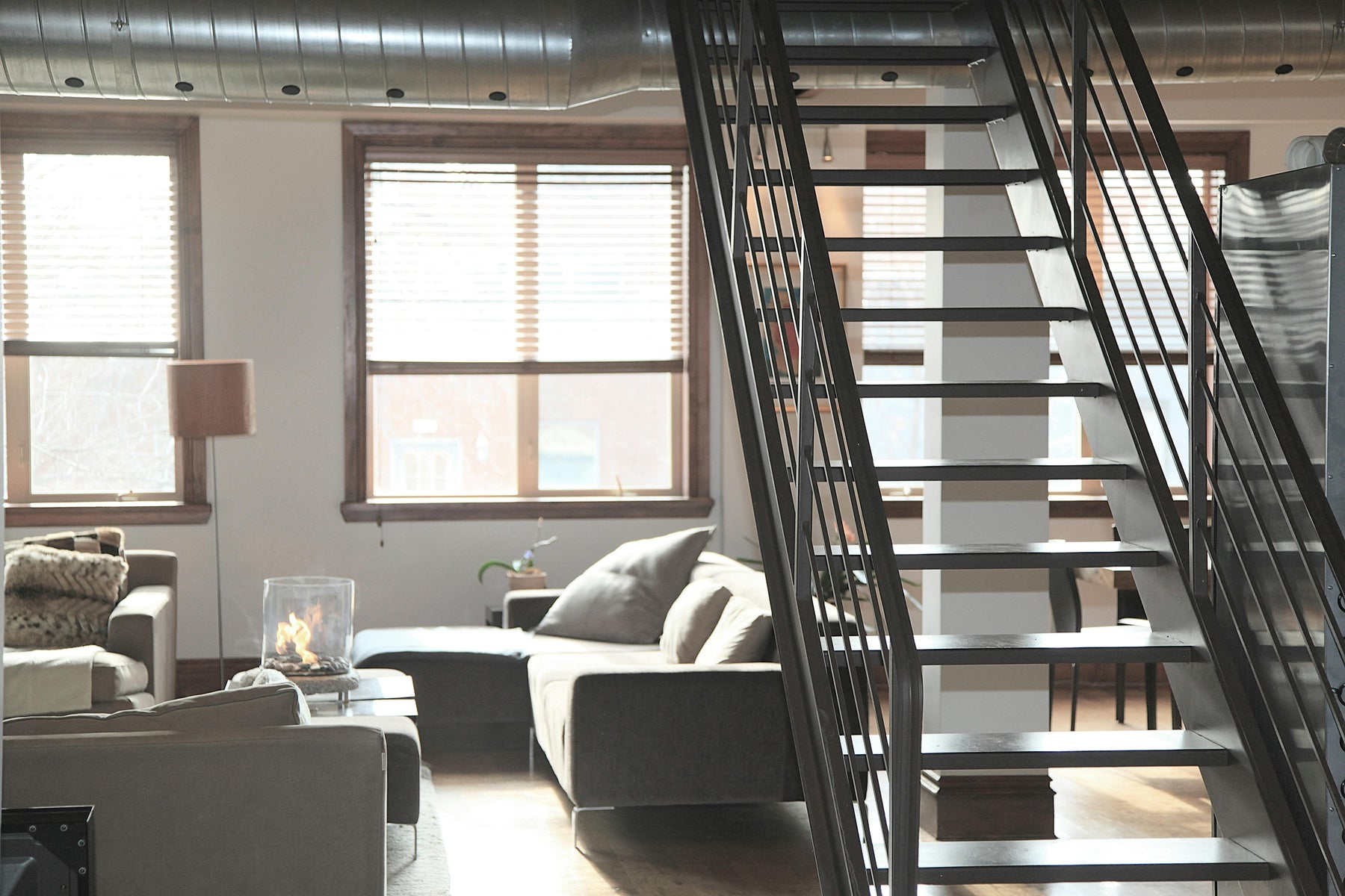 8 Stunning Loft Railing Ideas to Elevate Your Staircase Design – SI ...