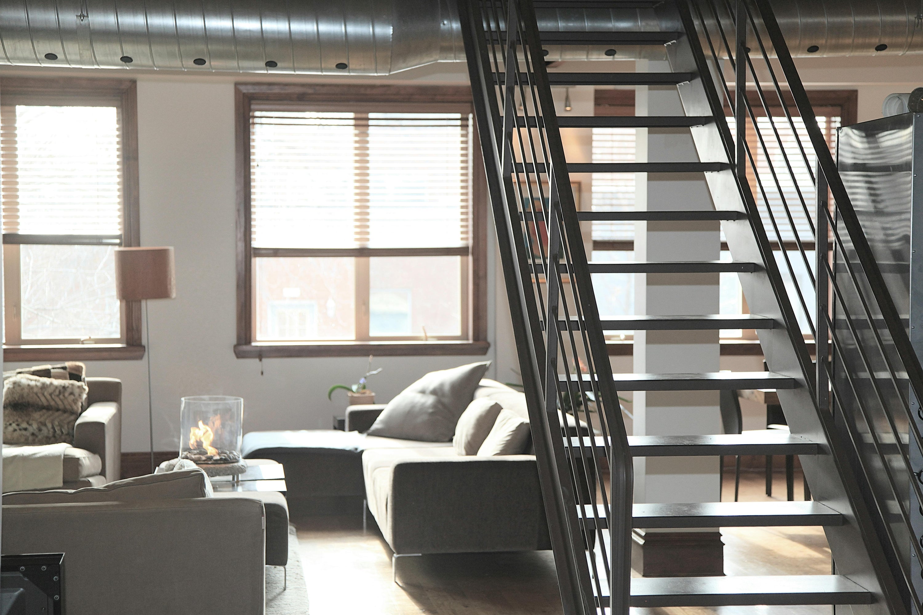 8 Stunning Loft Railing Ideas to Elevate Your Staircase Design – SI ...