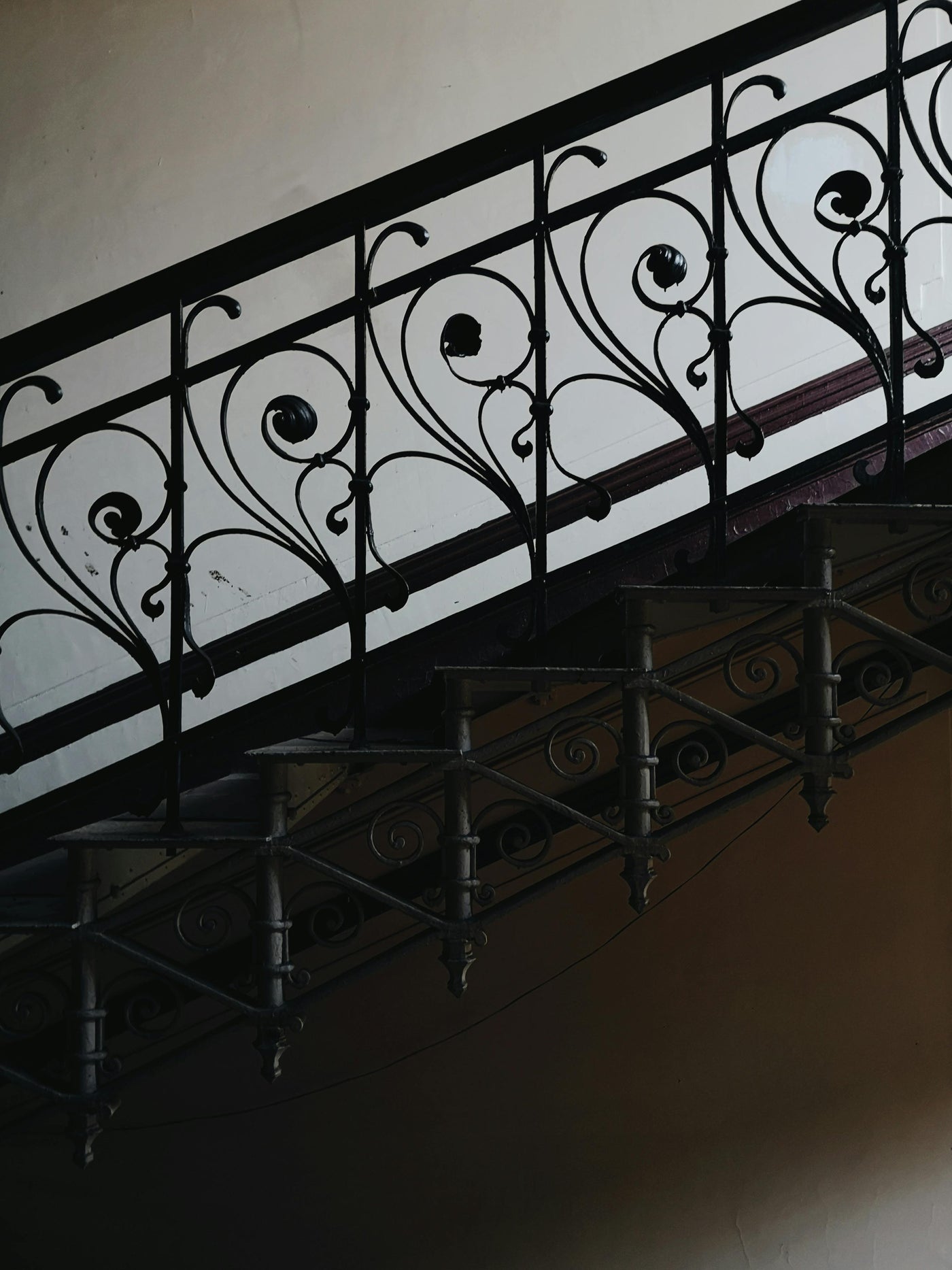 Banister vs Baluster: Key Differences – SI Handrails
