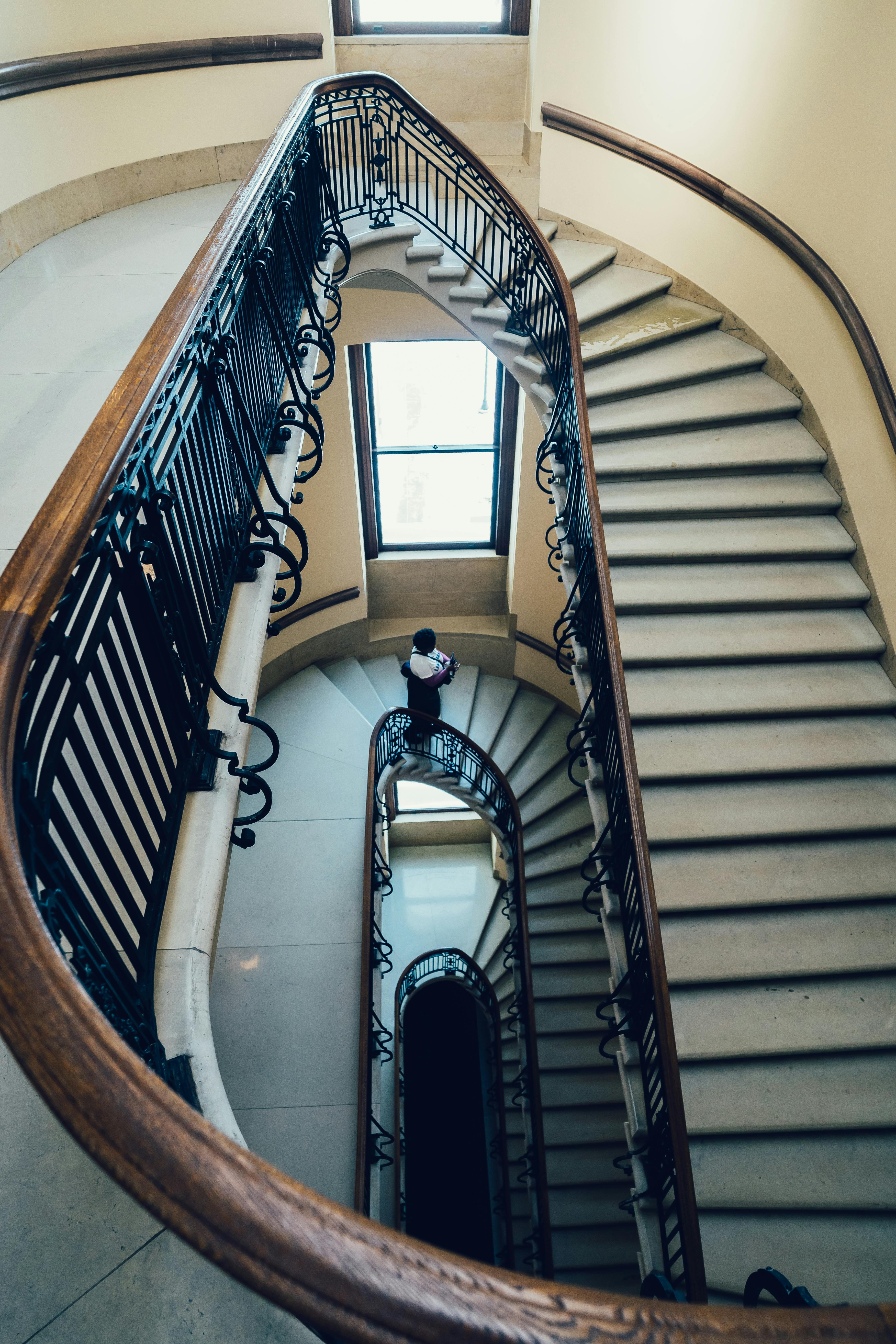 Banister vs Railing: Understanding the Key Differences – SI Handrails