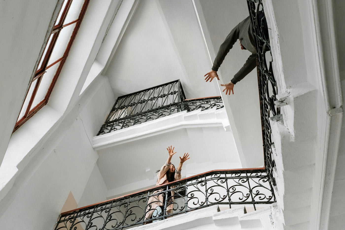 Handrail Bracket Spacing: How Far Should They Be? – SI Handrails