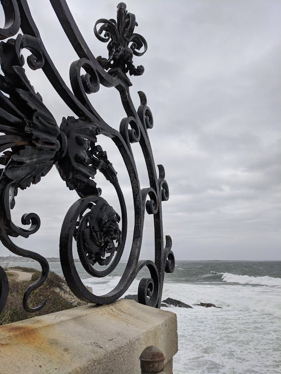 How to Clean Wrought Iron Railings: A Complete Guide (2026) – SI Handrails