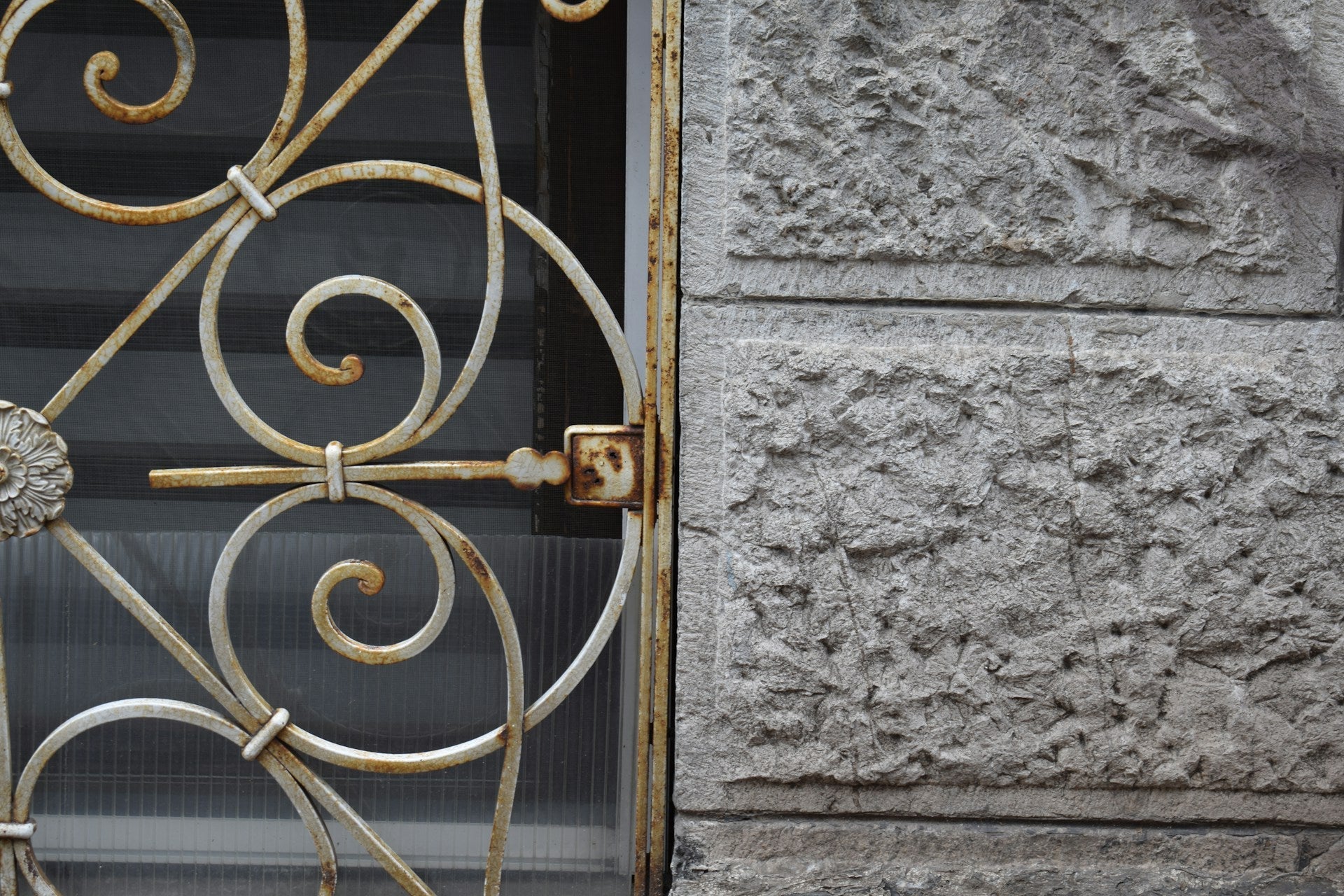 12 Common Wrought Iron Uses in Homes: 2026 Guide – SI Handrails