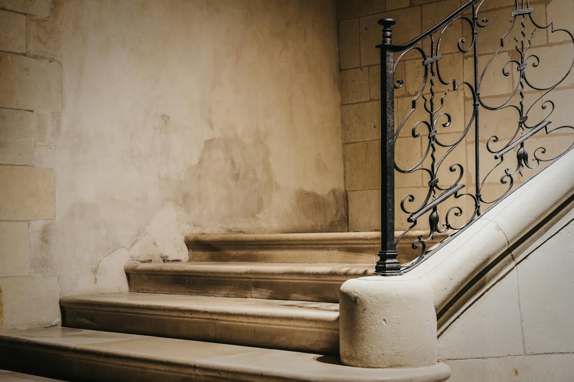 How to Secure Wrought Iron Railings: Best Mounting Techniques – SI ...