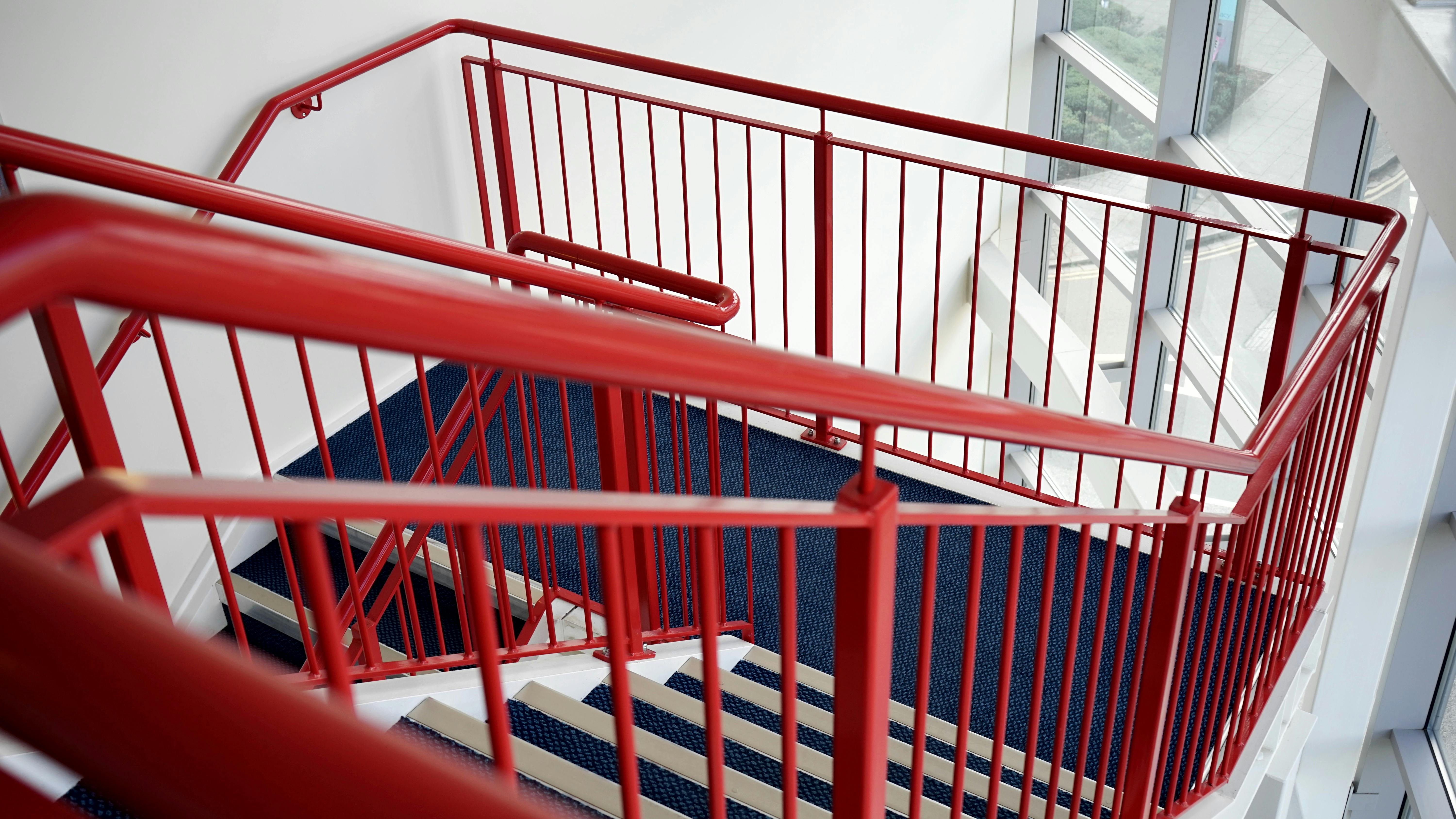 What Is a Banister on Stairs, And How To Choose Right One – SI Handrails