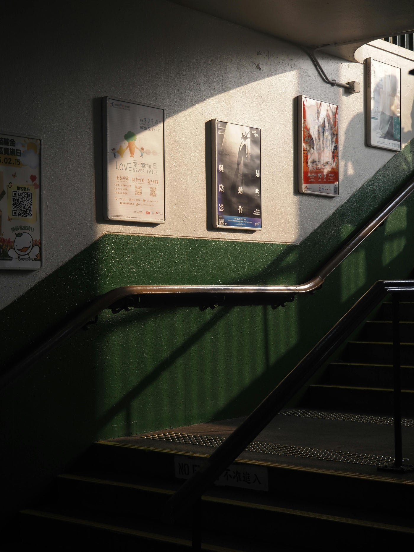 What’s the Commercial Handrail Height Code? – SI Handrails